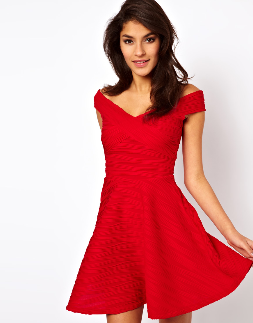 BURCU ARKUT: The Perfect Red Dresses