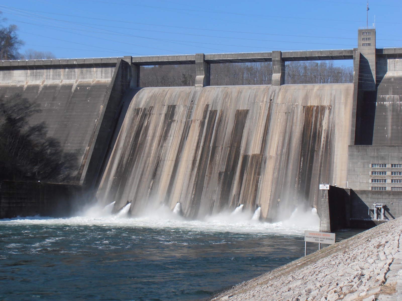 American Travel Journal: Sluicing water at Norris Dam