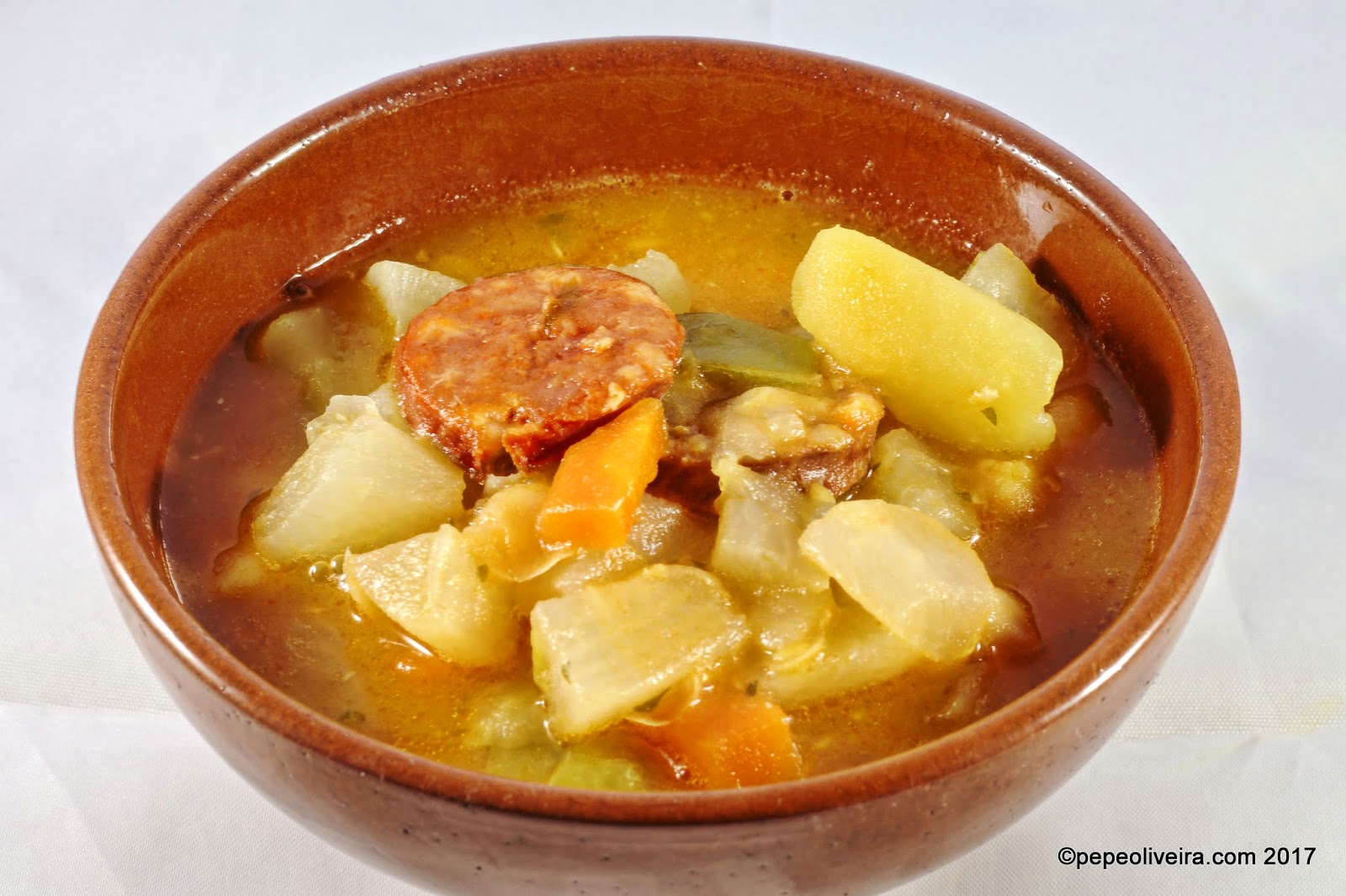 Caldo de nabos y chorizo