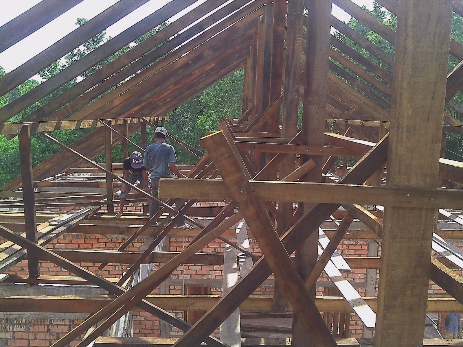 BINA BUNGALOW SENDIRI: LANGKAH 10 DAN 11: MEMASANG KEKUDA KAYU