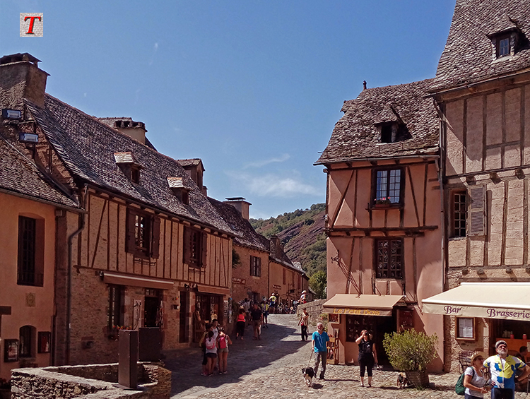 Turistilla.com: Conques, un hito del camino de Santiago en Francia.
