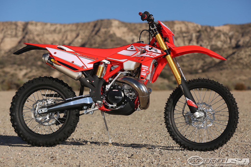 2016 Beta 300 RR: Обзор двухтактного эндуро - MotoNews. Все о мире мото