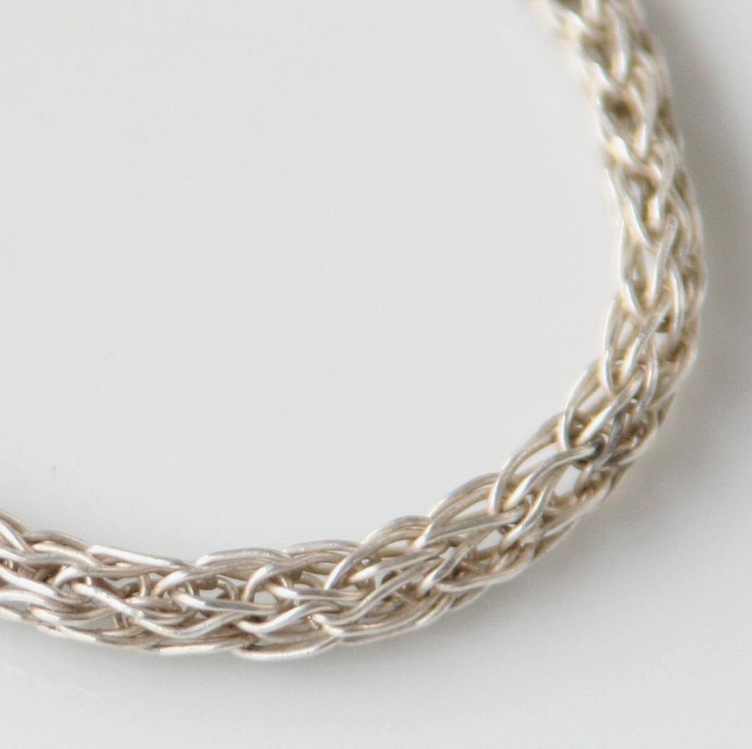 Contemporary Jewelry by Beatriz Fortes: Making a Handwoven Silver Chain