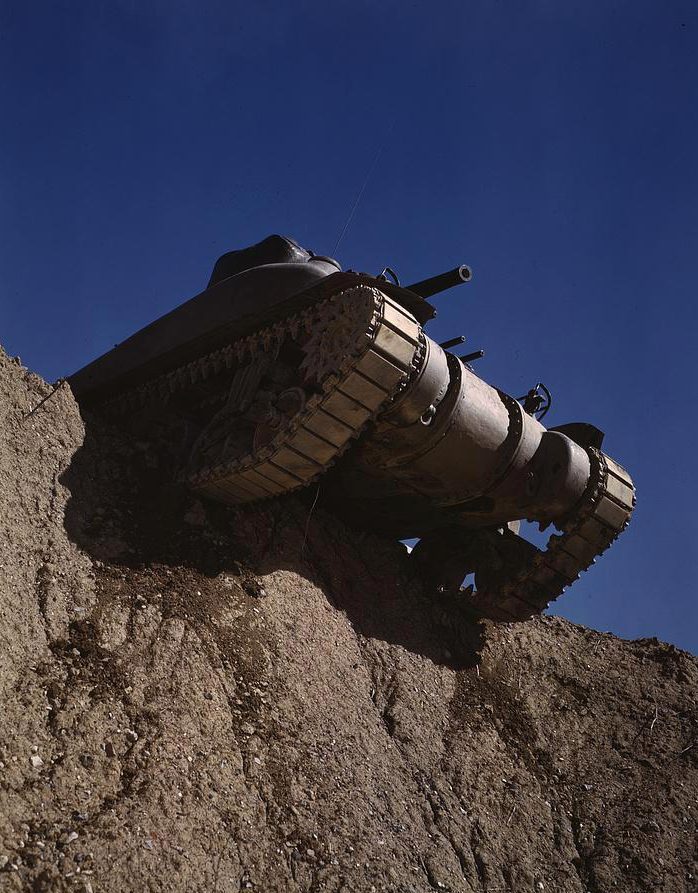 14 Stunning Color Photographs That Show American Soldiers Preparing ...