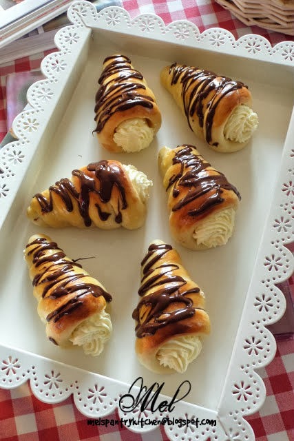 Through The Kitchen Door: Chocolate Cream Roll