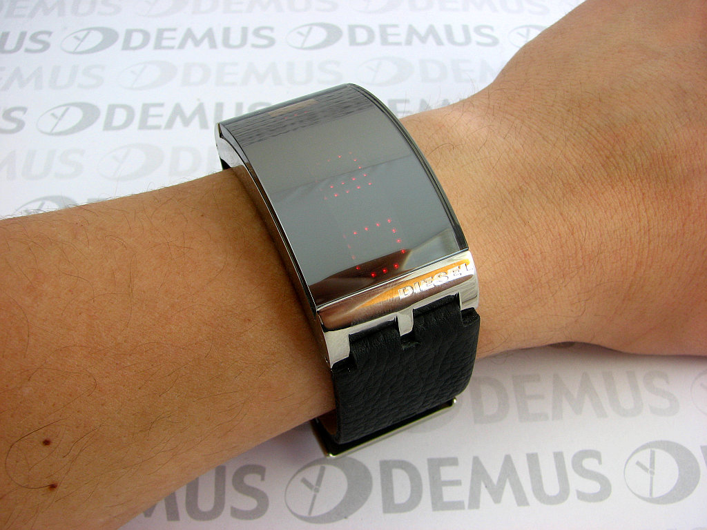 Часы и сопутсвующие товары в наличии и под заказ: Diesel DZ7092