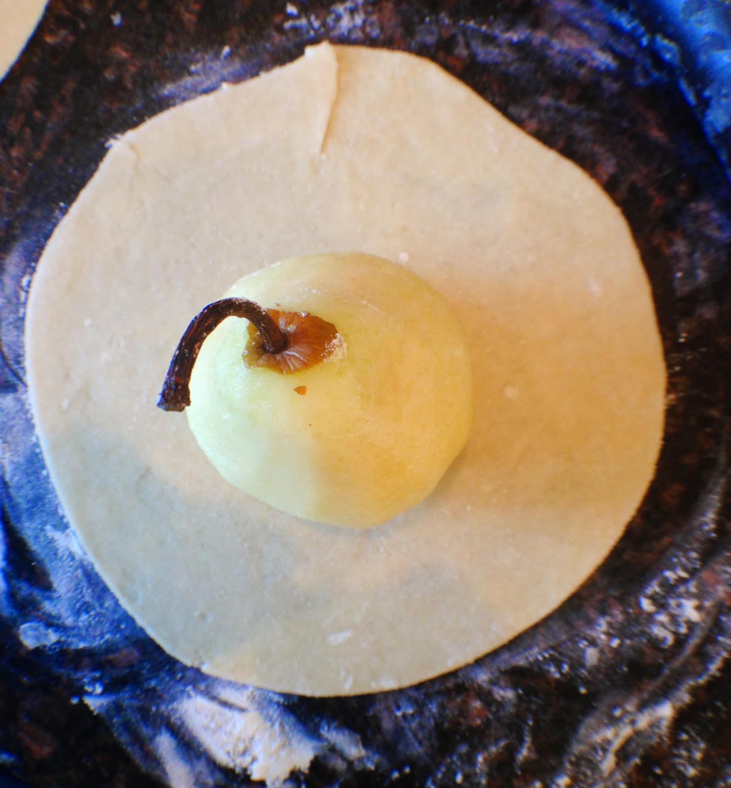 Delicious Reads: Autumn Pear Dumplings with Cream Cheese Filling