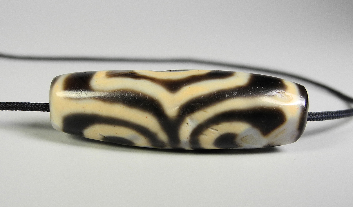 Tibetan dZi and other Himalayan Beads: What is a dZi bead?