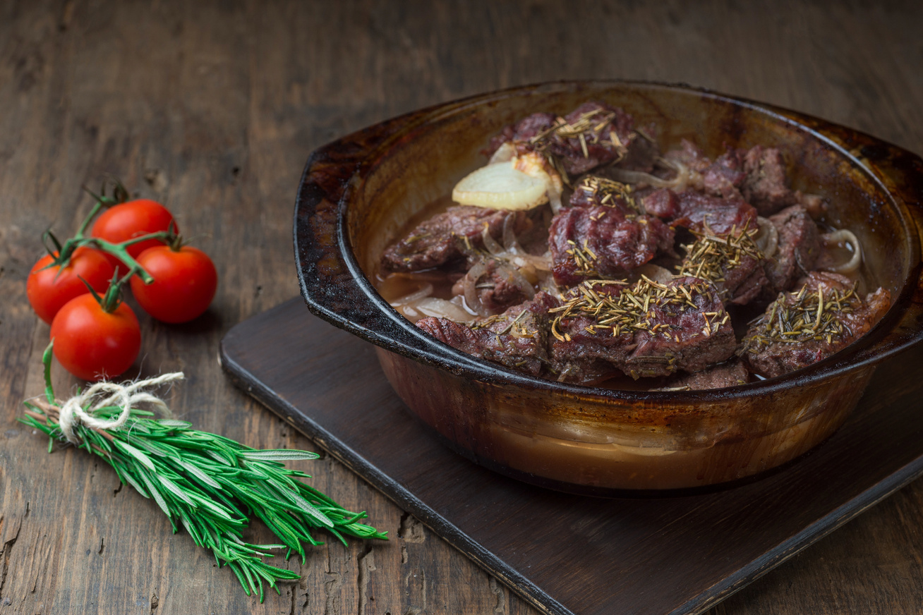Fokhagymás párolt marha: így lesz a szaftja sűrű, a hús omlós