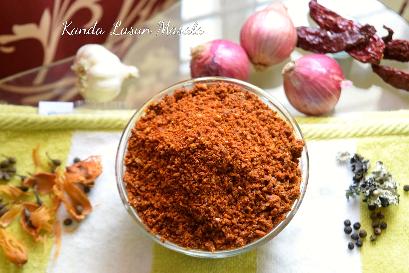 Poorni's Cookbook: Kanda Lasun masala/Kaandha Lasun masala/Lal tikhat ...