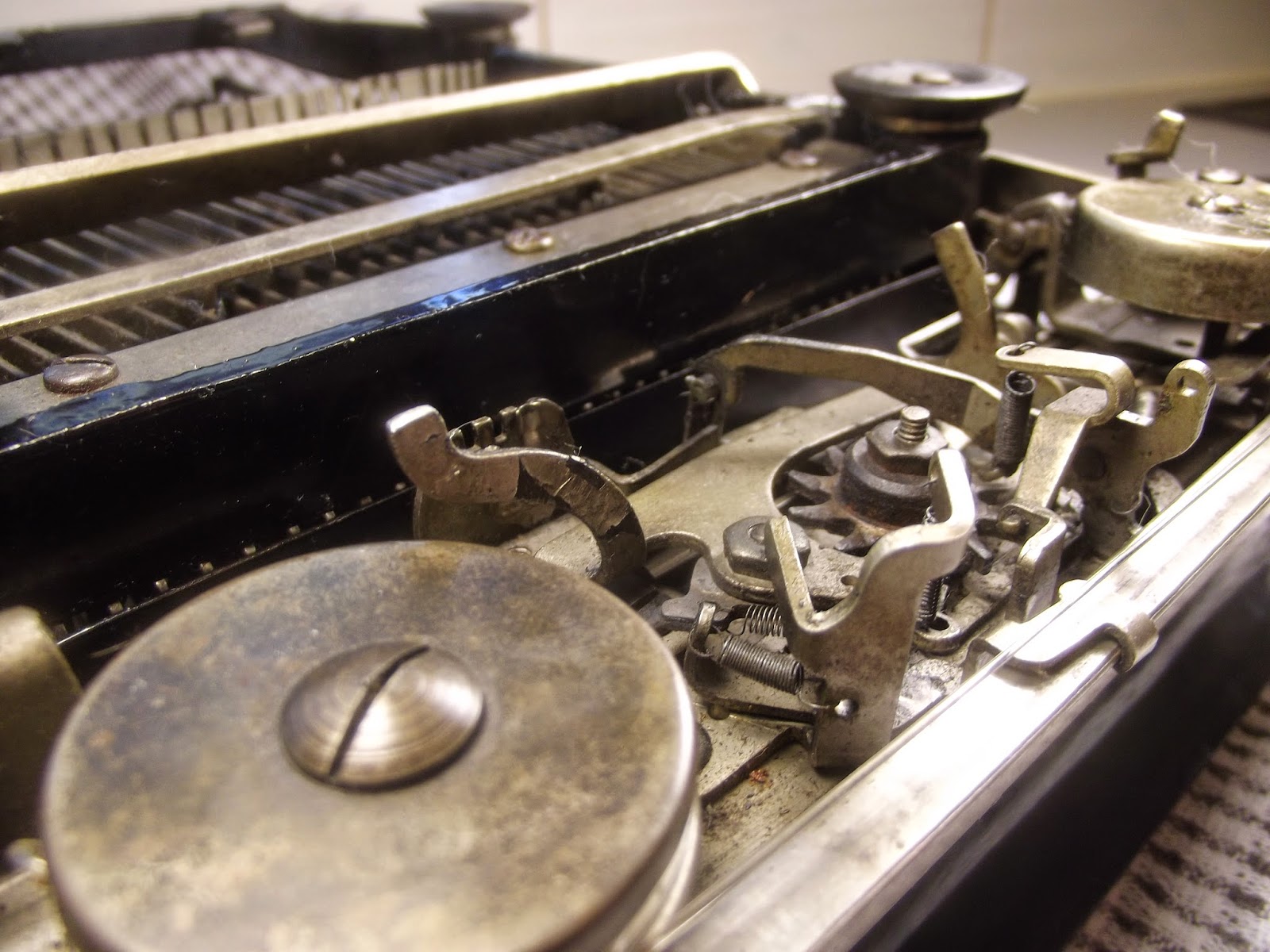 oz.Typewriter: Anatomy of a Fox No 1 Portable Typewriter