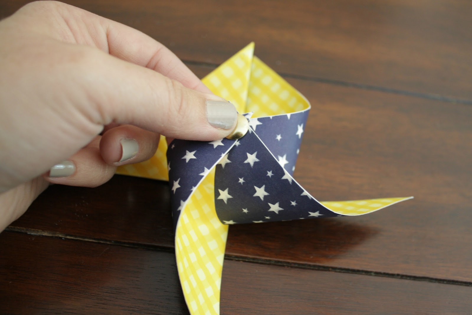 live a little wilder: paper pinwheels {tutorial}