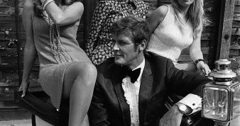 The Hitless Wonder Movie Blog: CROSSPLOT