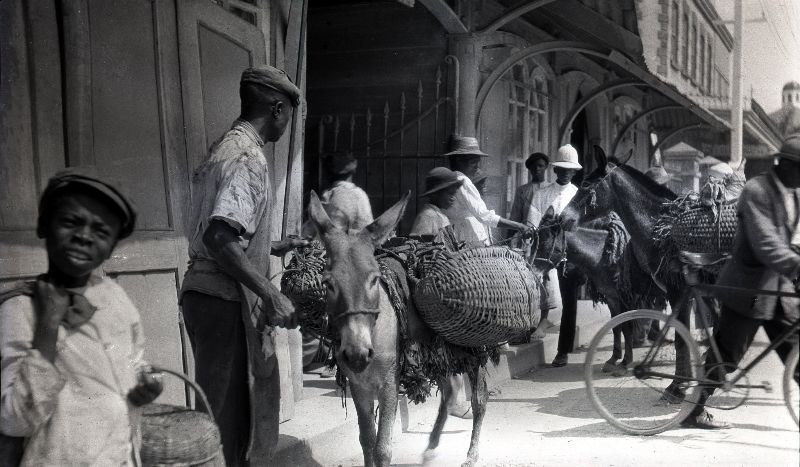 35 Found Photos That Capture Everyday Life of Cuba in the 1920s ...