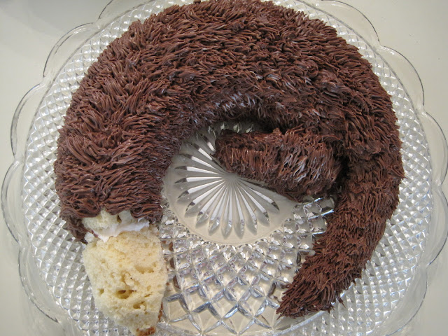 The Creative Cake Maker: Ferret Shaped Cake