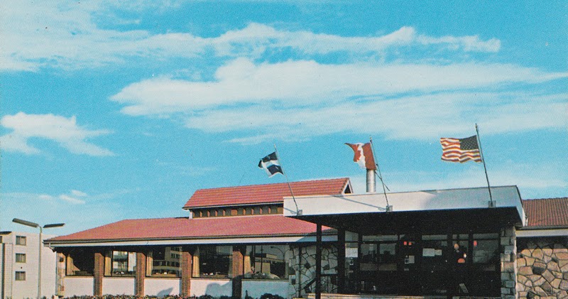 Studio Pluche: Morceau de Montréal: le restaurant Le Toit rouge