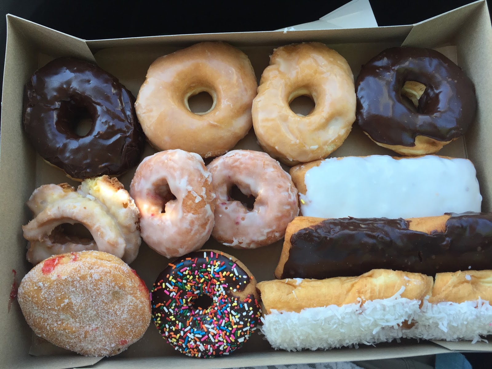 The Great Chicagoland Donut Hunt: DeEtta's Bakery - Naperville