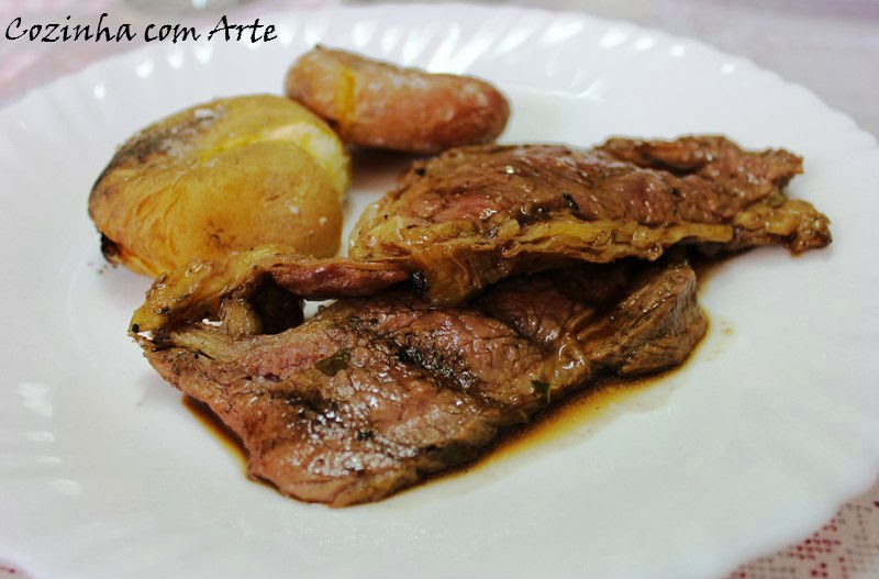 Cozinha com Arte: Folha Alcatra (Picanha) na Brasa com batatas grelhadas