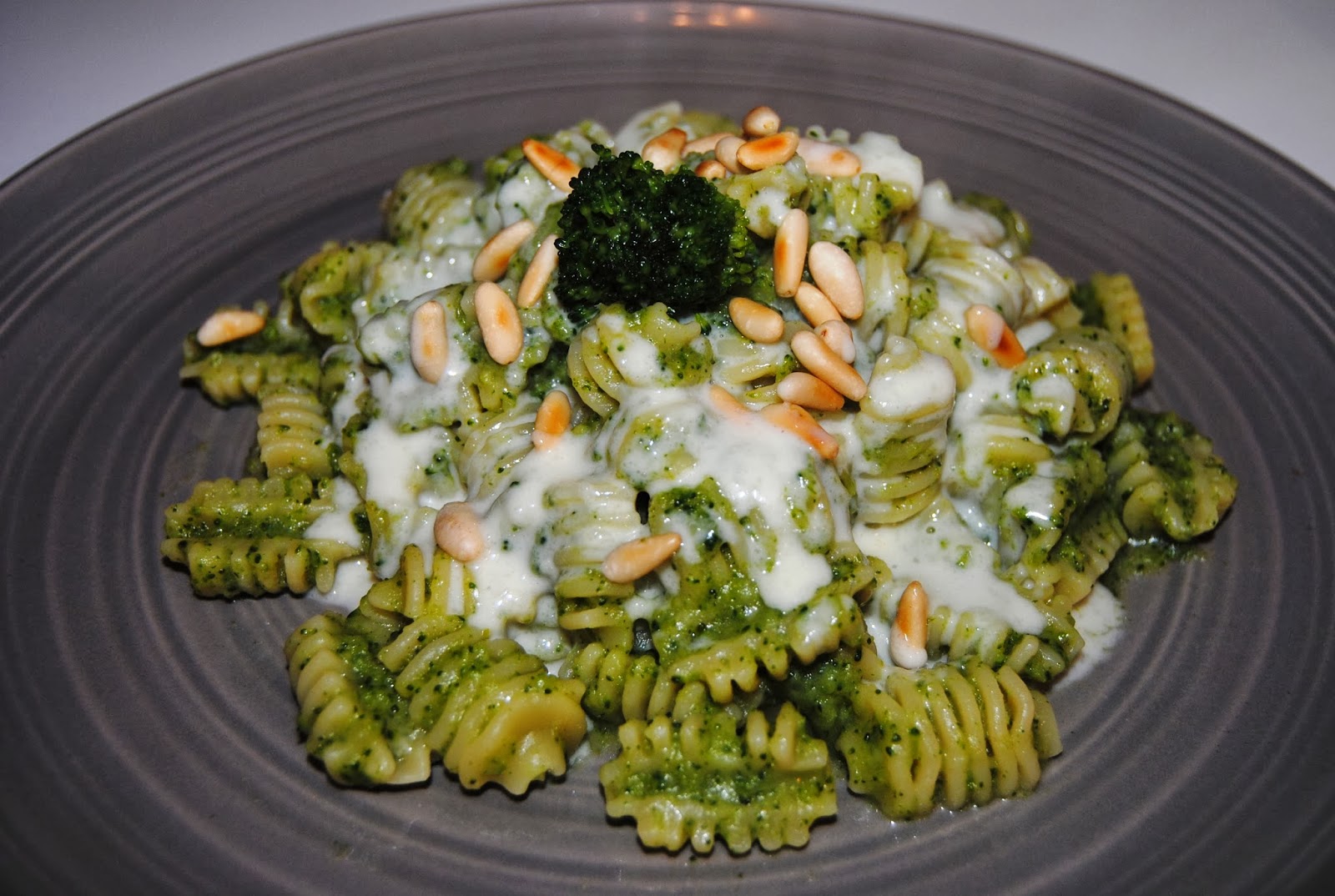 Mamma oggi cosa cuciniamo?: Pasta con crema di broccoletti, salsa al ...