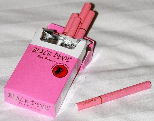 Ôpa!: Pink cigarette