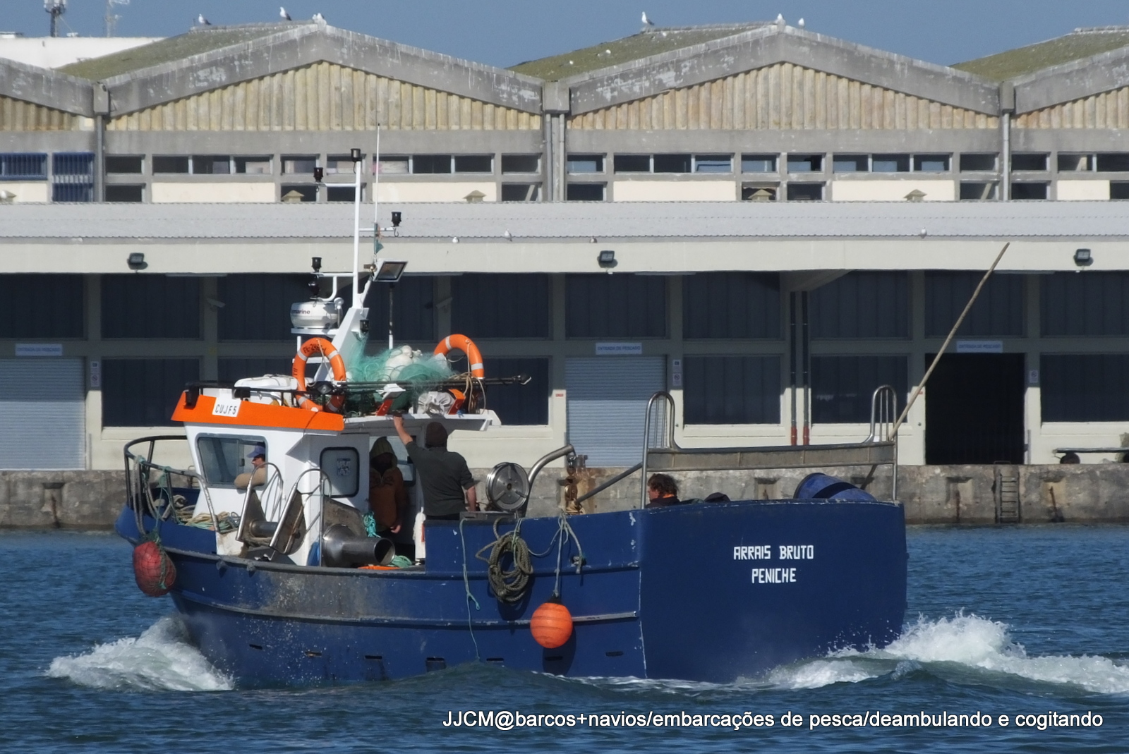 EMBARCAÇÕES DE PESCA: ARRAIS BRUTO