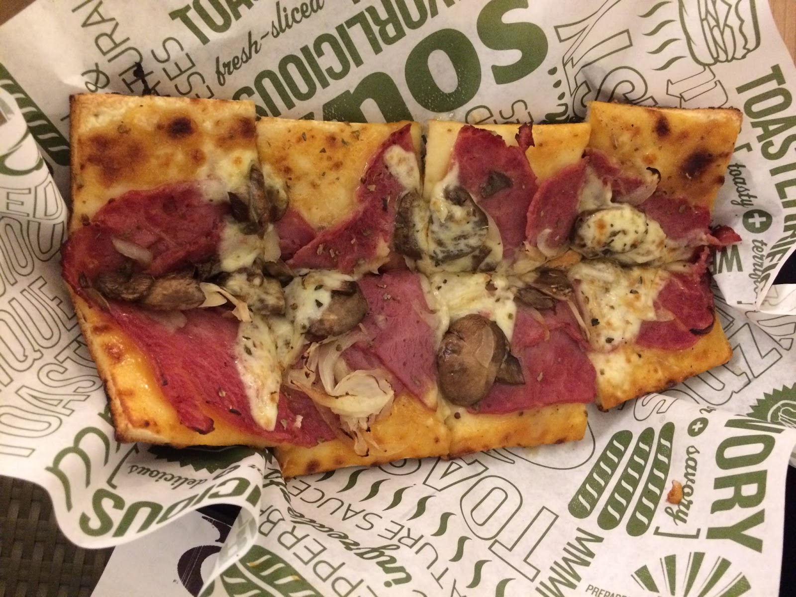 Inspirasikukeni: Mengudap sandwich dan pizza di Quiznos Sub (***)