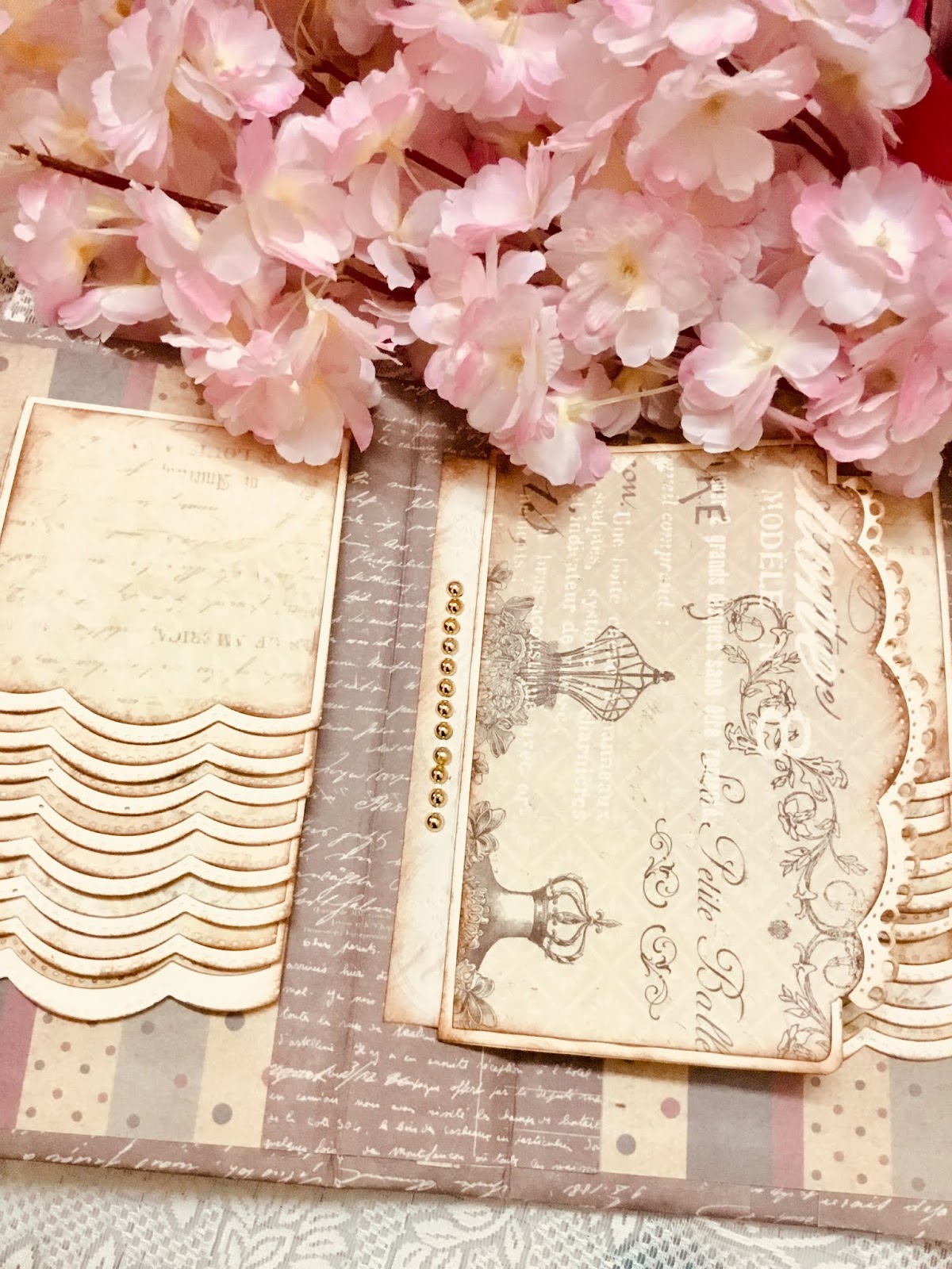 Scrapbookist: Vintage style Folio Scrapbook Album