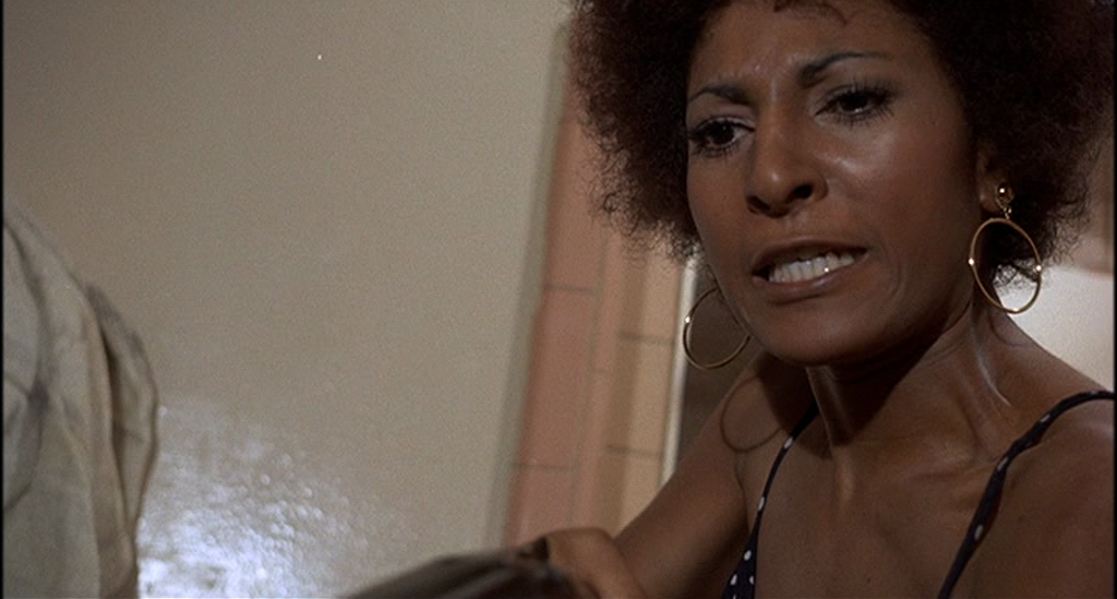 Somebody Stole My Thunder: Avenging angel - Pam Grier in the opening ...