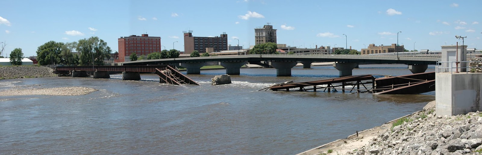 Industrial History: Iowa Northern (IANR)/../CGW Bridge over Cedar River ...