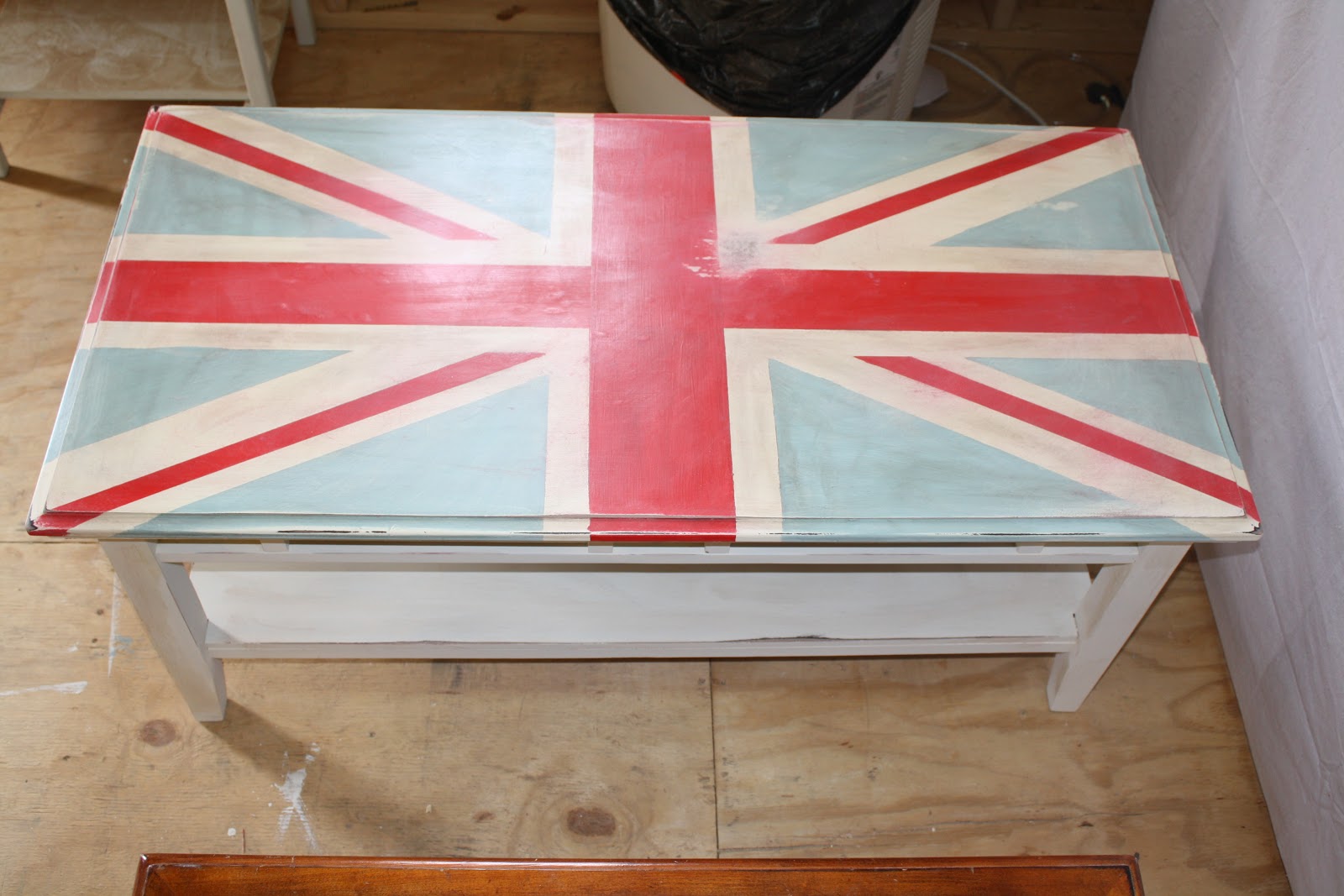 the little cottage on the pond...: Union Jack with different colours....