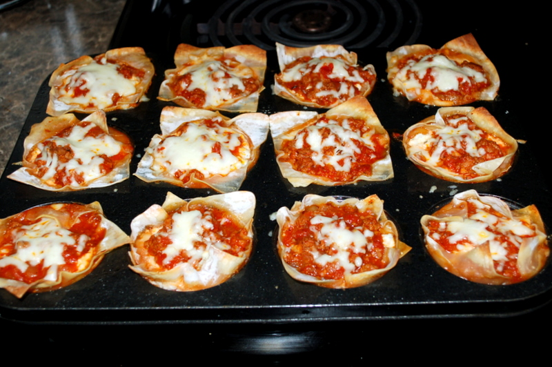 A Bit of Sparklefarkle: {Recipe: Mini Lasagna}