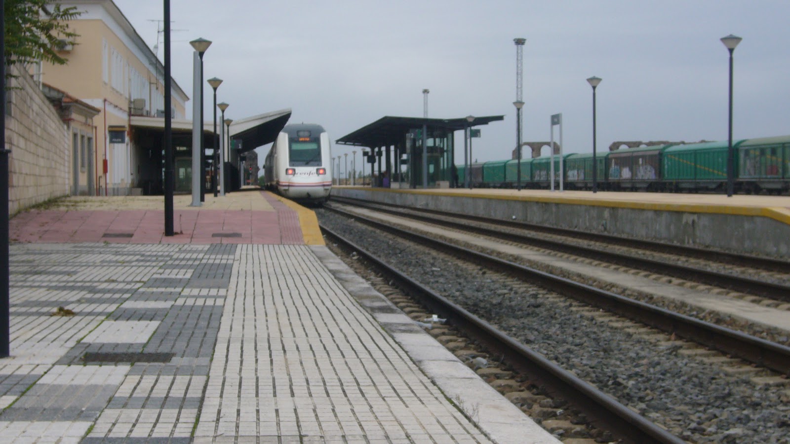El tren en Extremadura: Estación de Mérida.