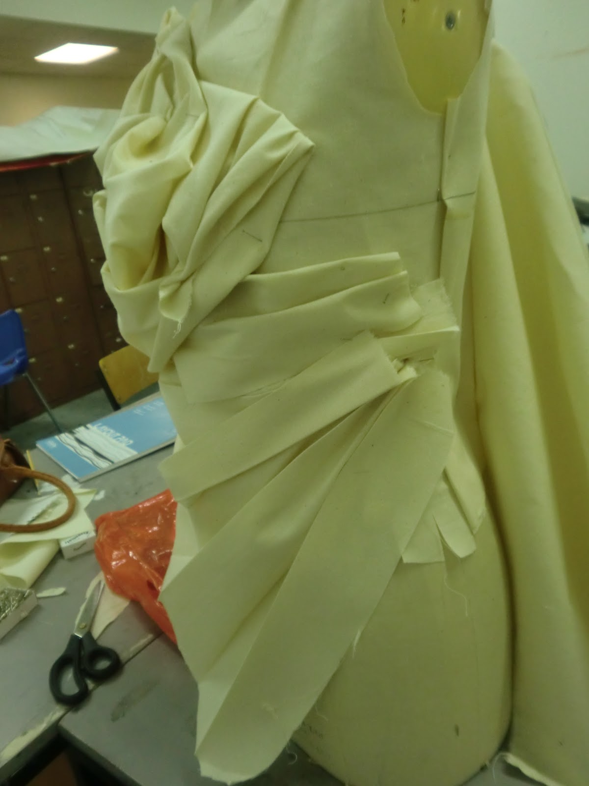 U1126009exlpore_creativity...!x: Creative draping on the stand...!x