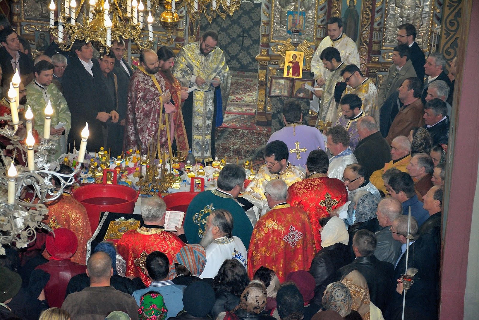 Sf. Maslu la Parohia Neagra Șarului în duminica a patra din post, a Sf ...