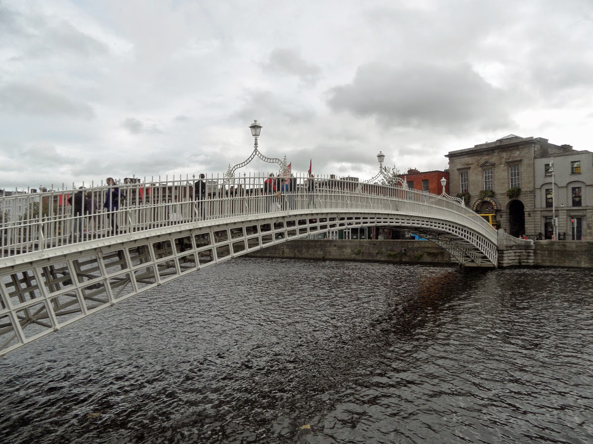 The Happy Pontist: Irish Bridges: 1. Ha'penny Bridge, Dublin