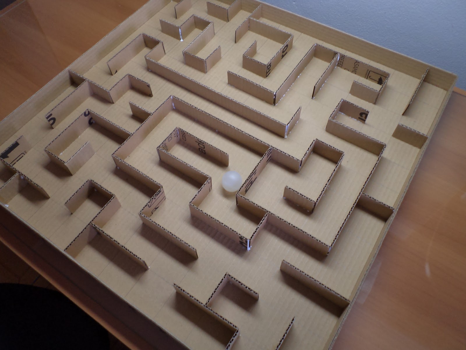 Clube do Tabuleiro de Campinas: Labirinto feito de Papelão