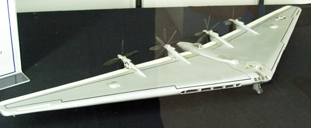 Poppular Photography: Model Airplanes on Display