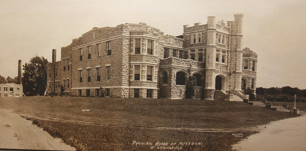 History Goes Bump In The Night: HGB Podcast, Ep. 97 - Pythian Castle