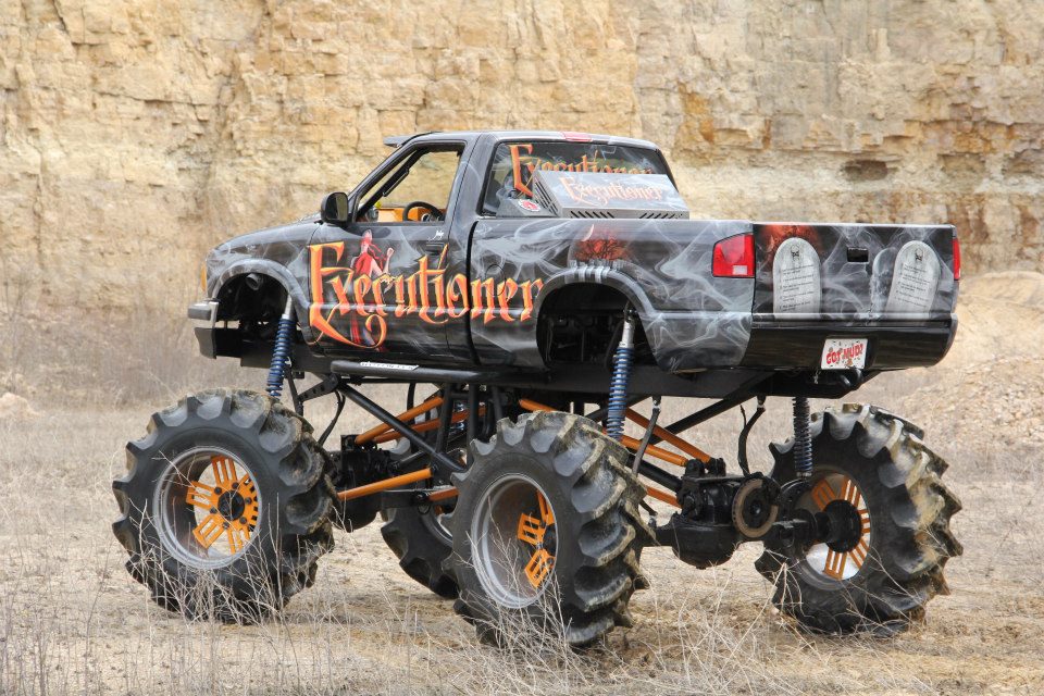 LVMENES: Mega Vehicles and Monster Trucks