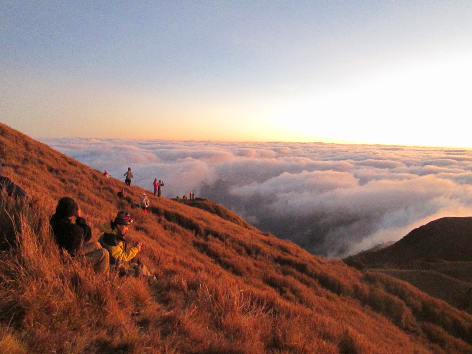 Skookum Mountaineers: Mt. Pulag 2 - The Sea of Clouds