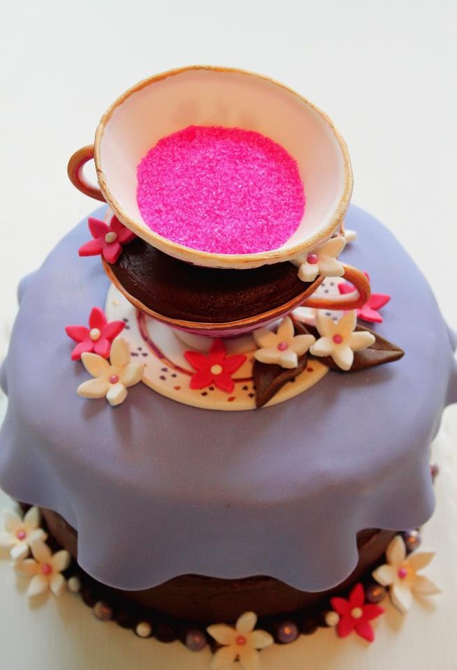 MAN BAKES CAKE: Tea Time.