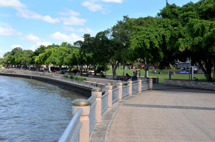 Travel With Giulio: Brisbane's City Sights 'hop-on, hop-off' bus