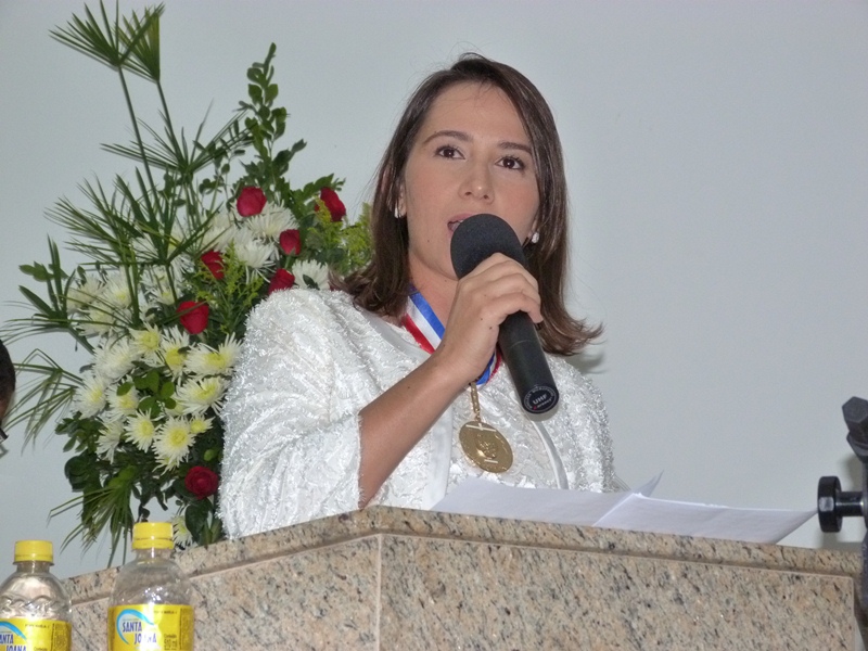 BLOG DO ROBERTO ALMEIDA: DÉBORA FAZ HISTÓRIA EM SÃO BENTO DO UNA