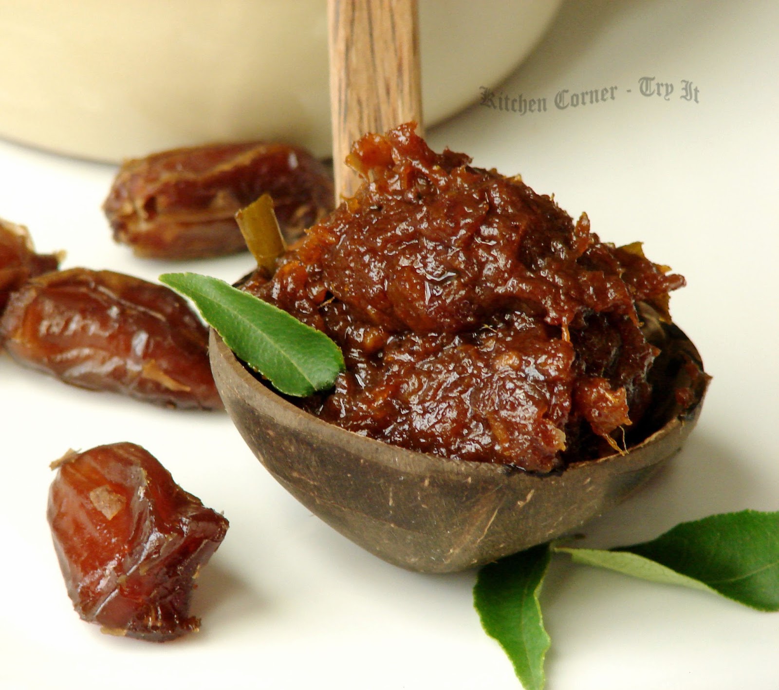 Eenthapazham Achar/Dates Pickle
