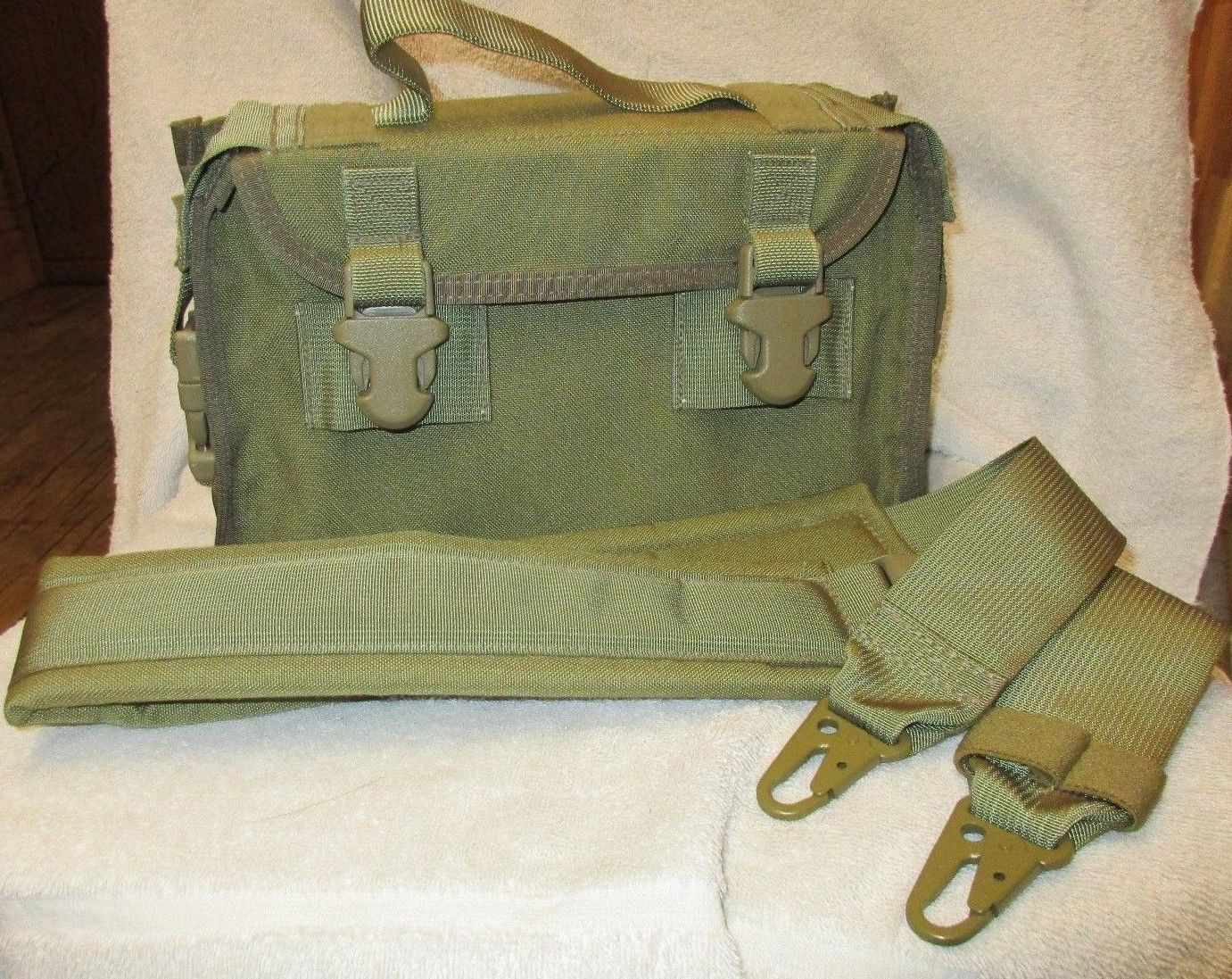 Webbingbabel: Eagle Industries 300 Round Linked 7.62 Feeder Bag Khaki '06