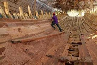 Wisata Sulawesi Selatan: Pembuatan Perahu Pinisi