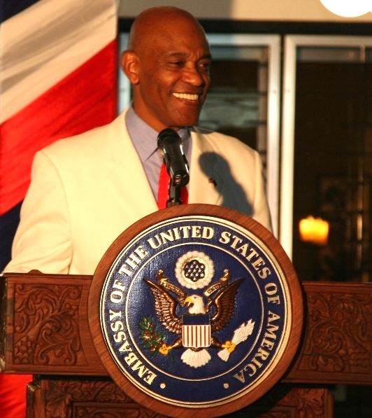 Daily Mitikasi Blog: U.S. Ambassador Swears - In Thirty - Nine Peace ...