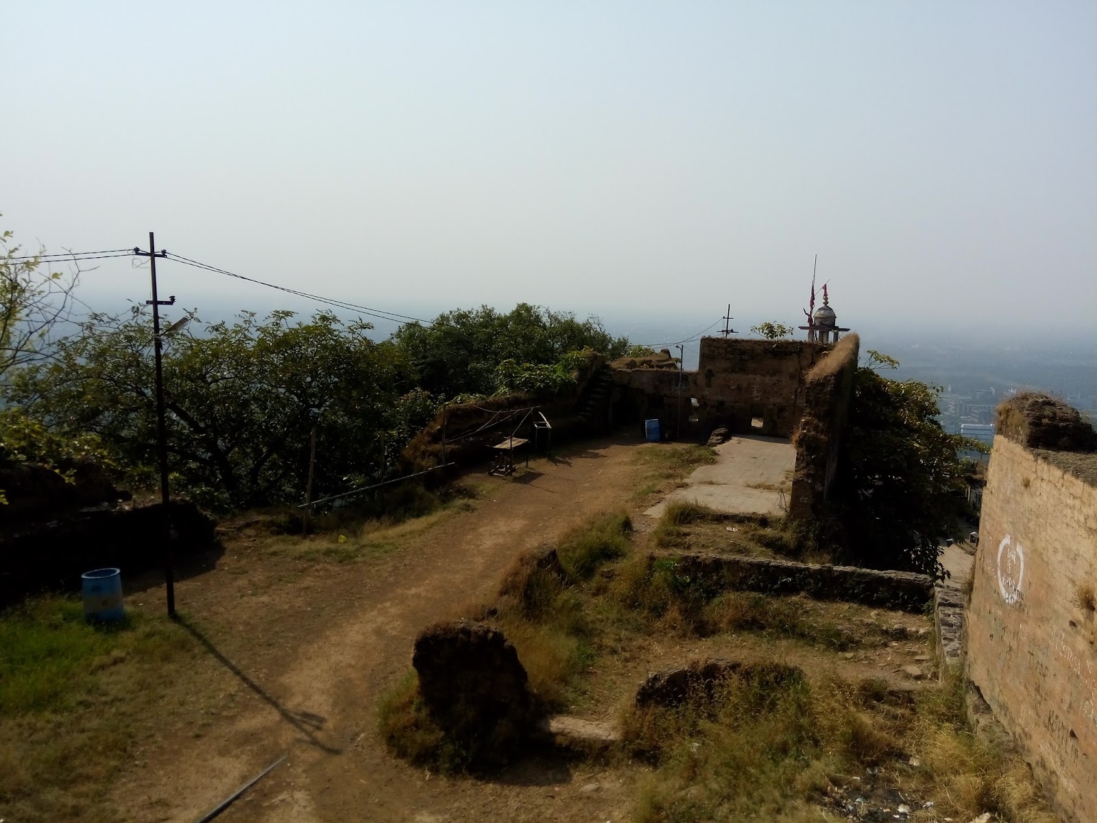 Parnera Fort atop Parnera Hill in Atul near Valsad in Gujarat (India ...
