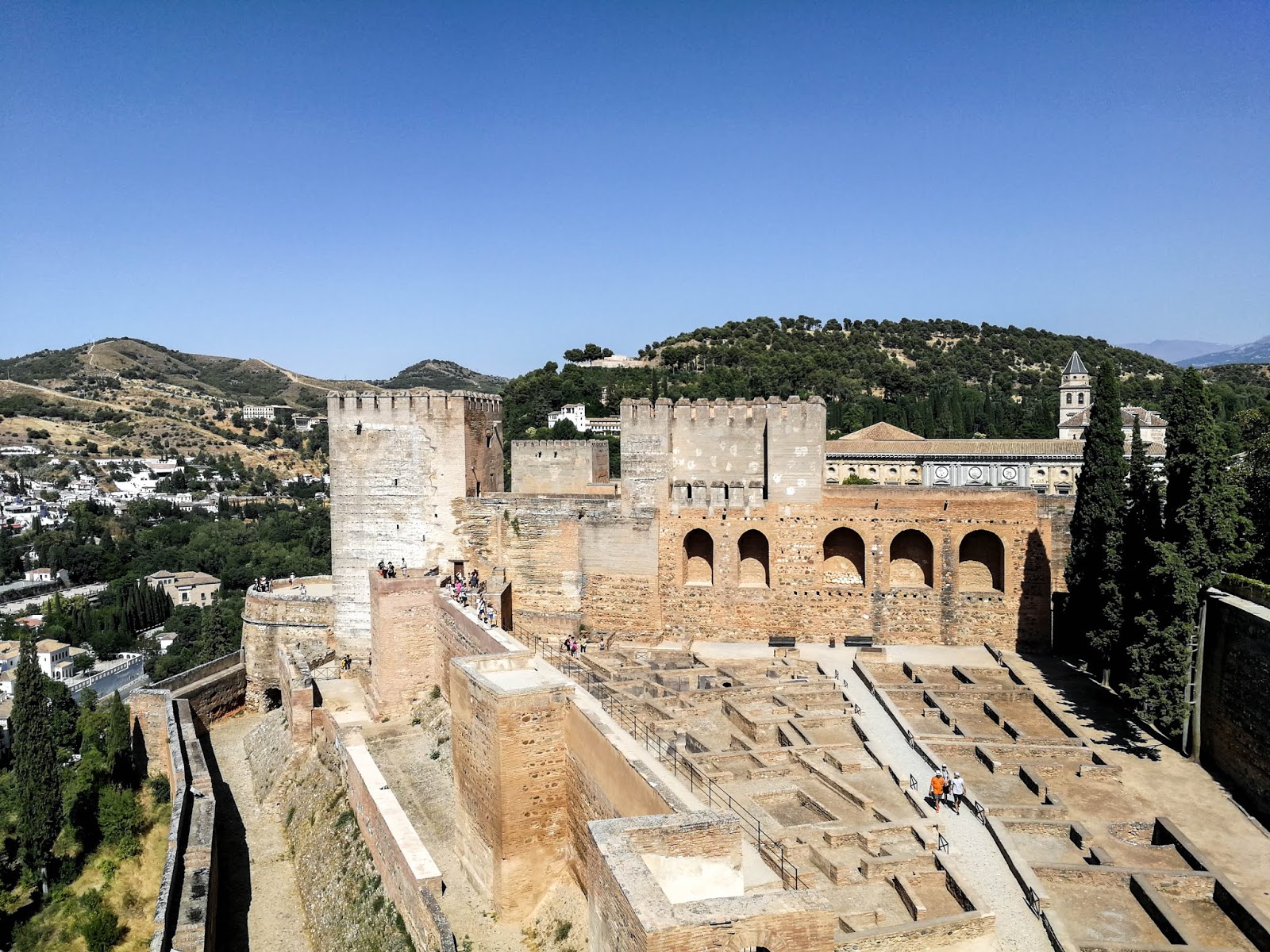 ALHAMBRA - KOLME KULMAA GRANADAN SUOSITUIMPAAN NÄHTÄVYYTEEN / Elina ...