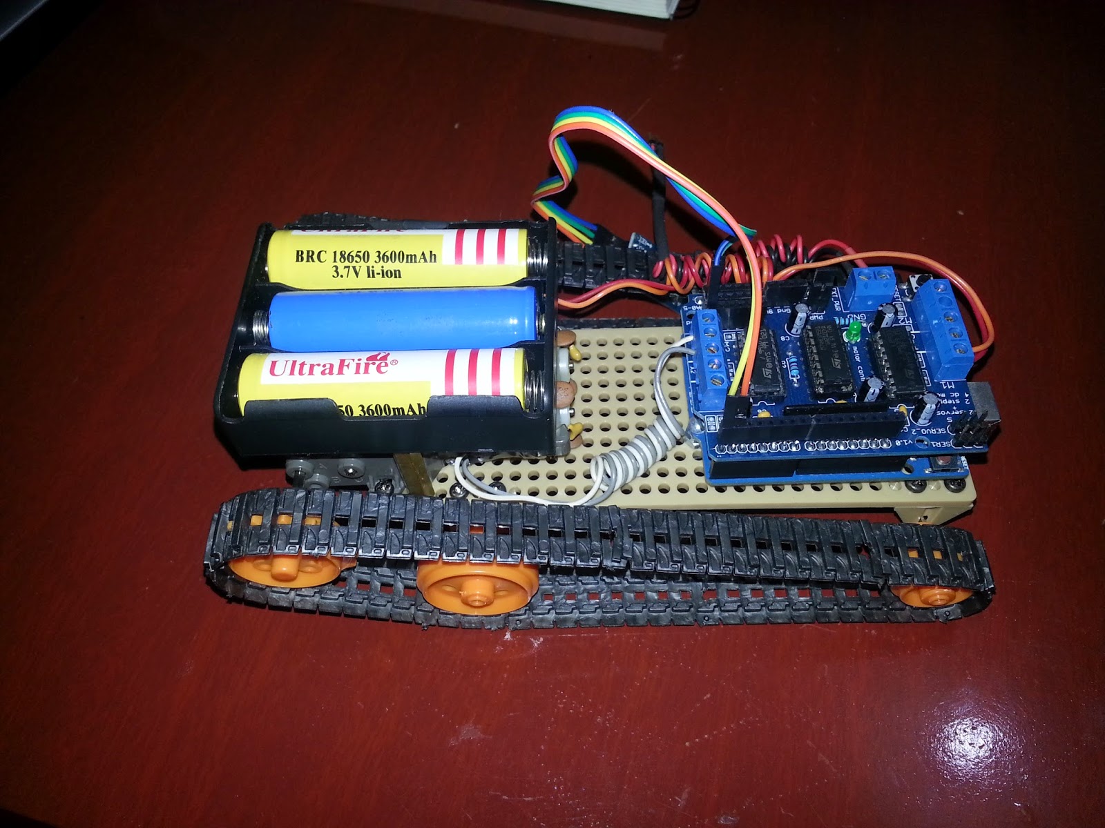 ARDUINO By Myself: ROVER Bot Arduino Bluetooth Controlled Tank